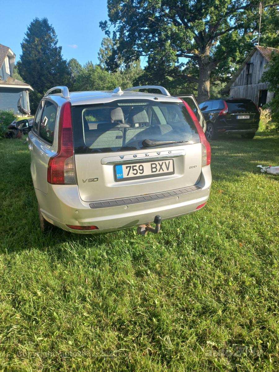 Pelēks Volvo V50 2009 Veru, ar dzinēja tilpumu 2.00 L un nobraukumu 343 tūkst. km par 2700 €, foto 5 vietnē AUTOMOTO.COM.LV