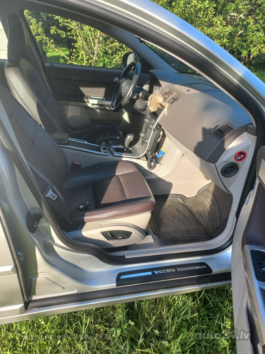 Pelēks Volvo V50 2009 Veru, ar dzinēja tilpumu 2.00 L un nobraukumu 343 tūkst. km par 2700 €, foto 7 vietnē AUTOMOTO.COM.LV
