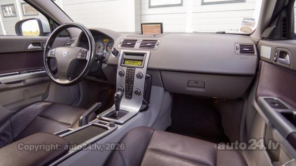 Grey Volvo V50 2009 in Tartu, with an engine capacity of 2.00 L and mileage of 343 thousand km for 3899 €, photo 5 on AUTOMOTO.COM.LV