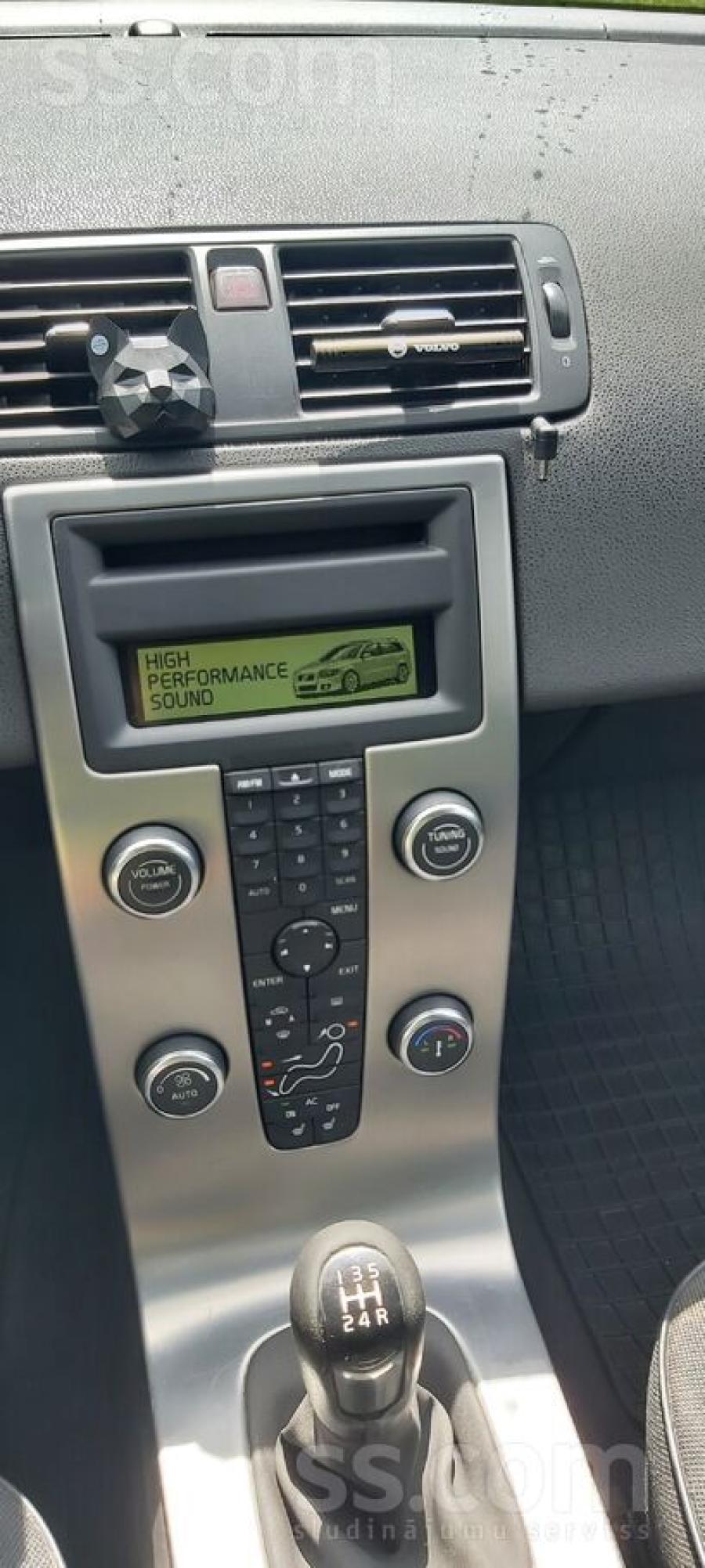 Pelēks Volvo V50 2009 Dobele, ar dzinēja tilpumu 1.60 L un nobraukumu 356 tūkst. km par 1800 €, foto 17 vietnē AUTOMOTO.COM.LV