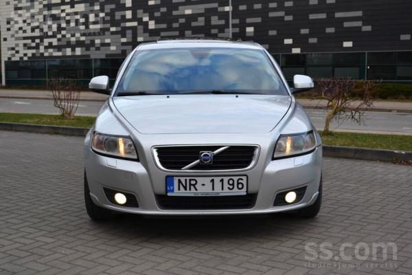 Pelēks Volvo V50 2009 Jelgava, ar dzinēja tilpumu 1.60 L un nobraukumu 354 tūkst. km par 3550 €, foto 1 vietnē AUTOMOTO.COM.LV