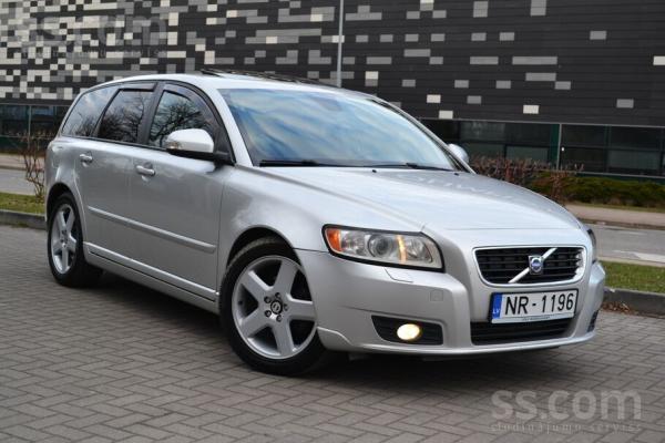 Pelēks Volvo V50 2009 Jelgava, ar dzinēja tilpumu 1.60 L un nobraukumu 354 tūkst. km par 3550 €, foto 2 vietnē AUTOMOTO.COM.LV