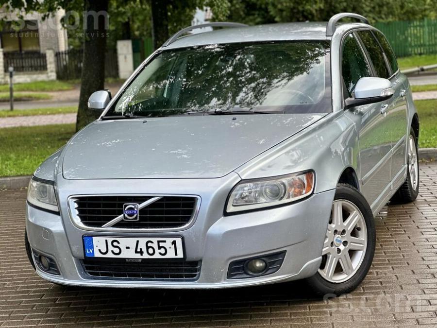 Grey Volvo V50 2009 in Jelgava, with an engine capacity of 1.60 L and mileage of 0 thousand km for 1650 €, photo 1 on AUTOMOTO.COM.LV