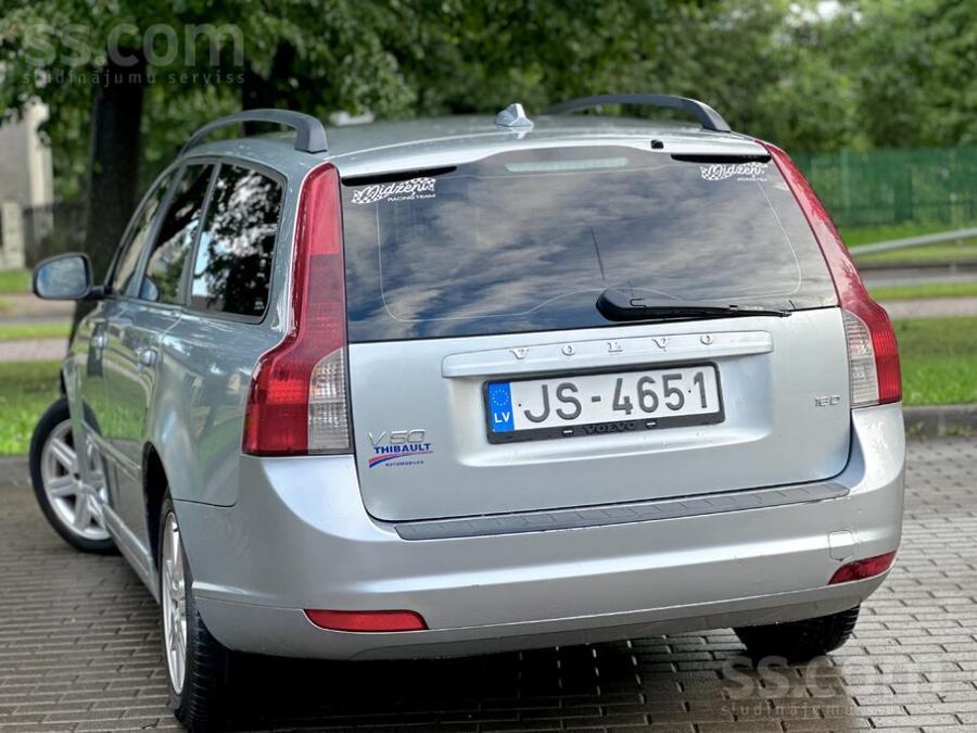 Grey Volvo V50 2009 in Jelgava, with an engine capacity of 1.60 L and mileage of 0 thousand km for 1650 €, photo 4 on AUTOMOTO.COM.LV