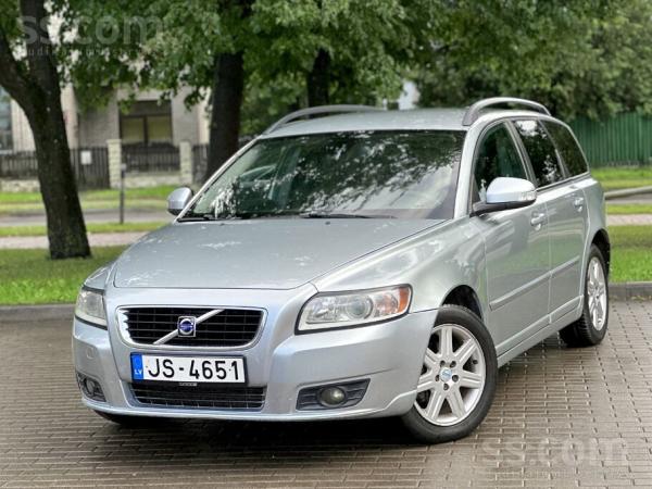 Grey Volvo V50 2009 in Jelgava, with an engine capacity of 1.60 L and mileage of 0 thousand km for 1650 €, photo 5 on AUTOMOTO.COM.LV