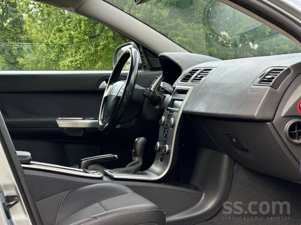 Grey Volvo V50 2009 in Jelgava, with an engine capacity of 1.60 L and mileage of 0 thousand km for 1650 €, photo 9 on AUTOMOTO.COM.LV