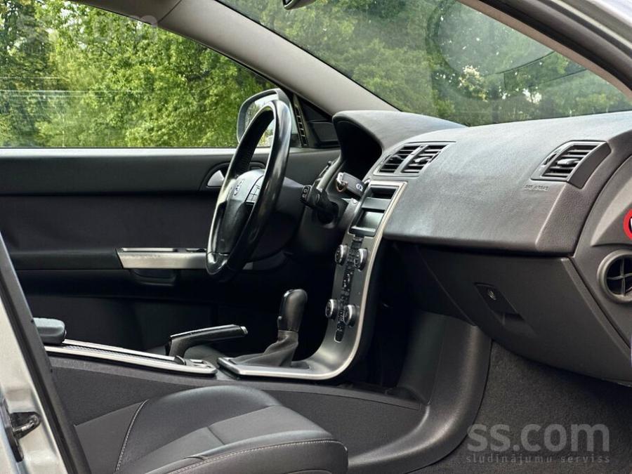 Grey Volvo V50 2009 in Jelgava, with an engine capacity of 1.60 L and mileage of 0 thousand km for 1650 €, photo 10 on AUTOMOTO.COM.LV