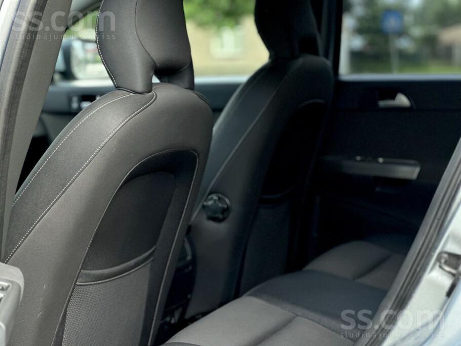 Grey Volvo V50 2009 in Jelgava, with an engine capacity of 1.60 L and mileage of 0 thousand km for 1650 €, photo 12 on AUTOMOTO.COM.LV