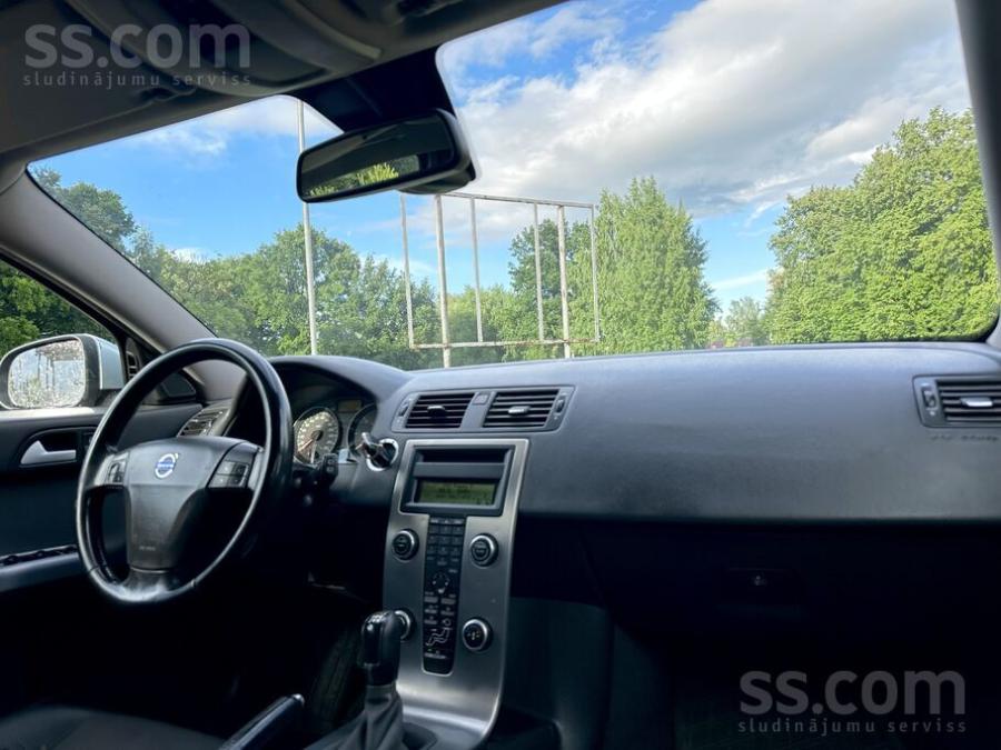 Grey Volvo V50 2009 in Jelgava, with an engine capacity of 1.60 L and mileage of 0 thousand km for 1650 €, photo 16 on AUTOMOTO.COM.LV