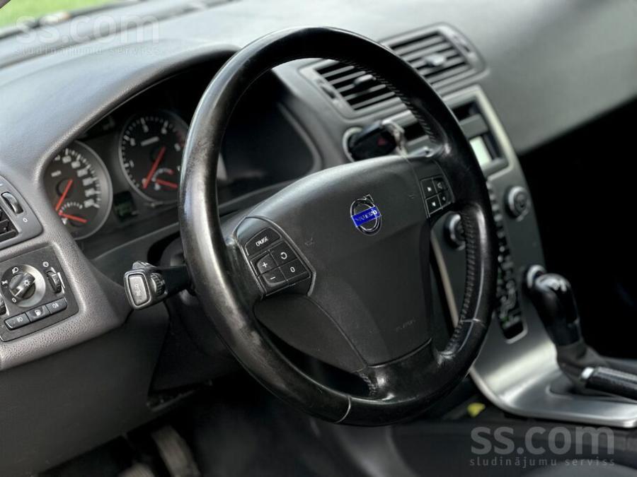 Grey Volvo V50 2009 in Jelgava, with an engine capacity of 1.60 L and mileage of 0 thousand km for 1650 €, photo 17 on AUTOMOTO.COM.LV