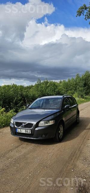 Pelēks Volvo V50 2009 Kuldīga, ar dzinēja tilpumu 1.60 L un nobraukumu 355 tūkst. km par 2700 €, foto  vietnē AUTOMOTO.COM.LV