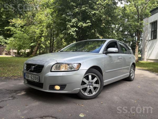 Pelēks Volvo V50 2009 Rīga, ar dzinēja tilpumu 2.00 L un nobraukumu 342 tūkst. km par 2550 €, foto 1 vietnē AUTOMOTO.COM.LV