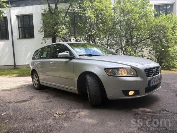 Pelēks Volvo V50 2009 Rīga, ar dzinēja tilpumu 2.00 L un nobraukumu 342 tūkst. km par 2550 €, foto 2 vietnē AUTOMOTO.COM.LV