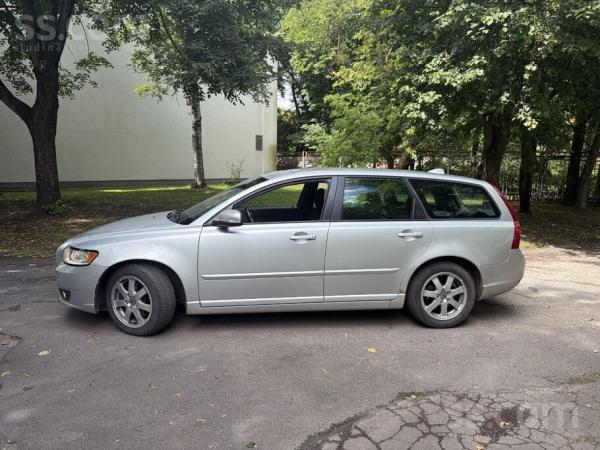 Pelēks Volvo V50 2009 Rīga, ar dzinēja tilpumu 2.00 L un nobraukumu 342 tūkst. km par 2550 €, foto 3 vietnē AUTOMOTO.COM.LV