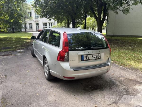 Pelēks Volvo V50 2009 Rīga, ar dzinēja tilpumu 2.00 L un nobraukumu 342 tūkst. km par 2550 €, foto 4 vietnē AUTOMOTO.COM.LV