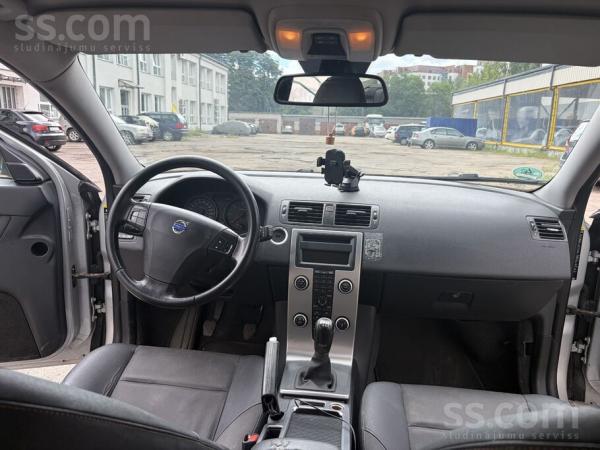 Pelēks Volvo V50 2009 Rīga, ar dzinēja tilpumu 2.00 L un nobraukumu 342 tūkst. km par 2550 €, foto 6 vietnē AUTOMOTO.COM.LV
