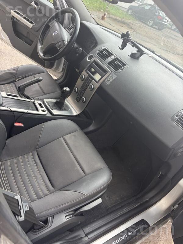 Pelēks Volvo V50 2009 Rīga, ar dzinēja tilpumu 2.00 L un nobraukumu 342 tūkst. km par 2550 €, foto 7 vietnē AUTOMOTO.COM.LV
