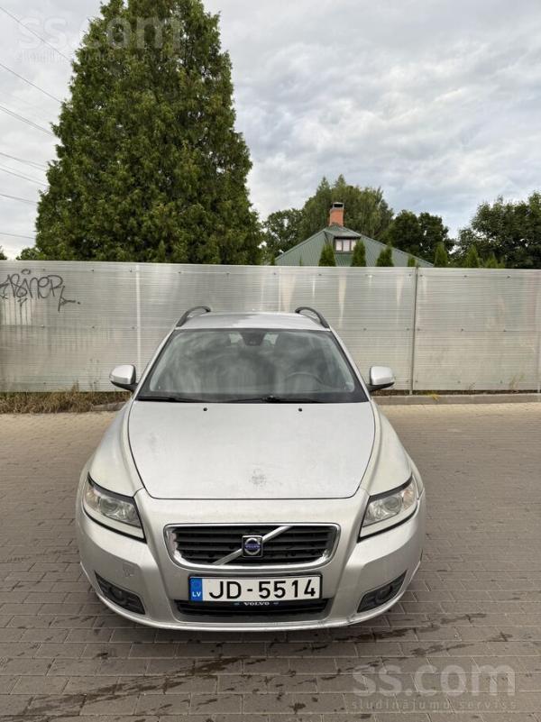 Pelēks Volvo V50 2009 Rīga, ar dzinēja tilpumu 1.60 L un nobraukumu 288 tūkst. km par 1900 €, foto 1 vietnē AUTOMOTO.COM.LV