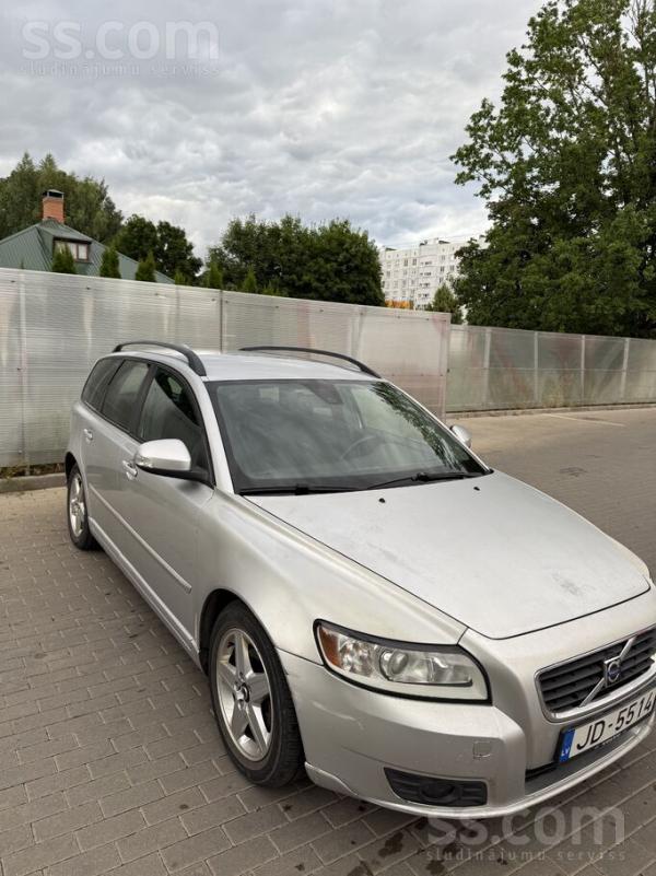 Pelēks Volvo V50 2009 Rīga, ar dzinēja tilpumu 1.60 L un nobraukumu 288 tūkst. km par 1900 €, foto 2 vietnē AUTOMOTO.COM.LV