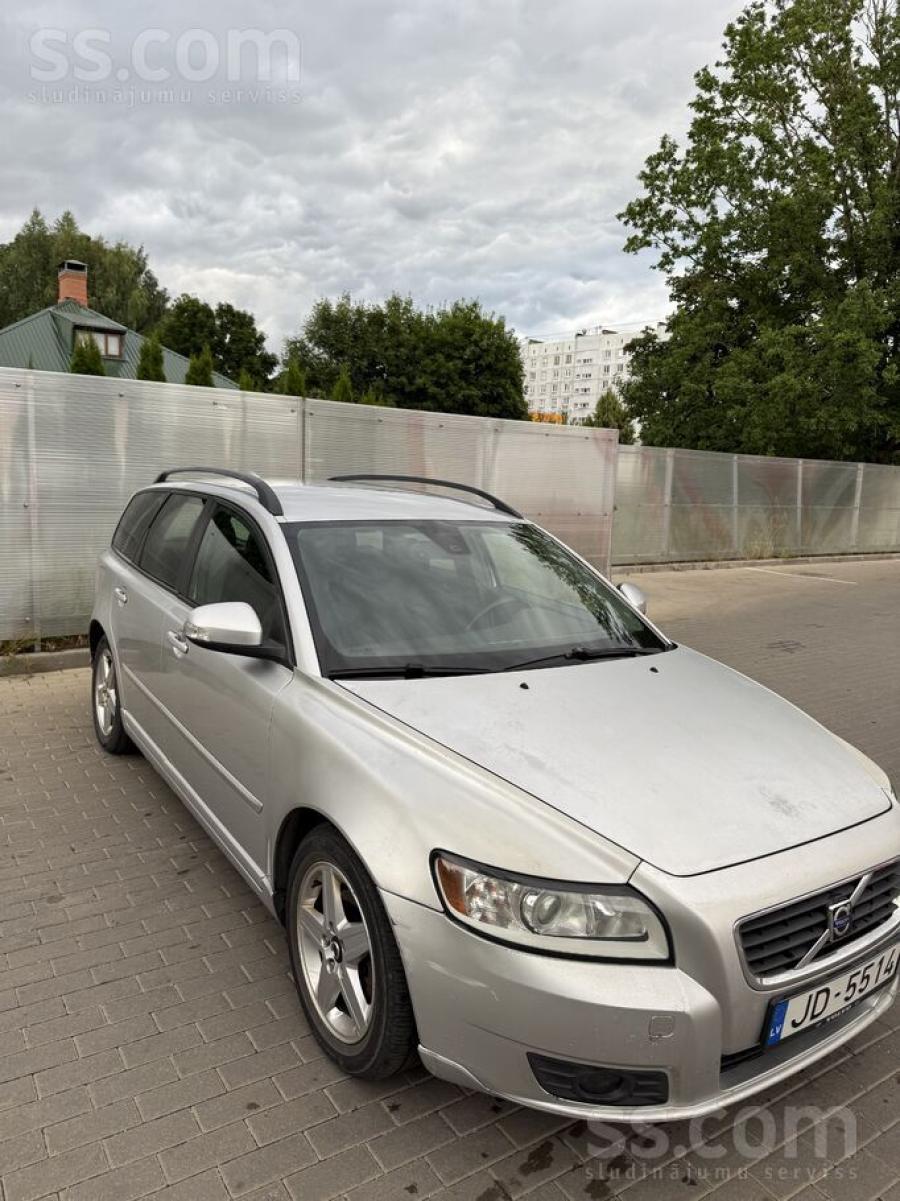 Grey Volvo V50 2009 in Riga, with an engine capacity of 1.60 L and mileage of 288 thousand km for 1900 €, photo 3 on AUTOMOTO.COM.LV