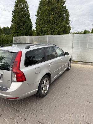 Grey Volvo V50 2009 in Riga, with an engine capacity of 1.60 L and mileage of 288 thousand km for 1900 €, photo 5 on AUTOMOTO.COM.LV