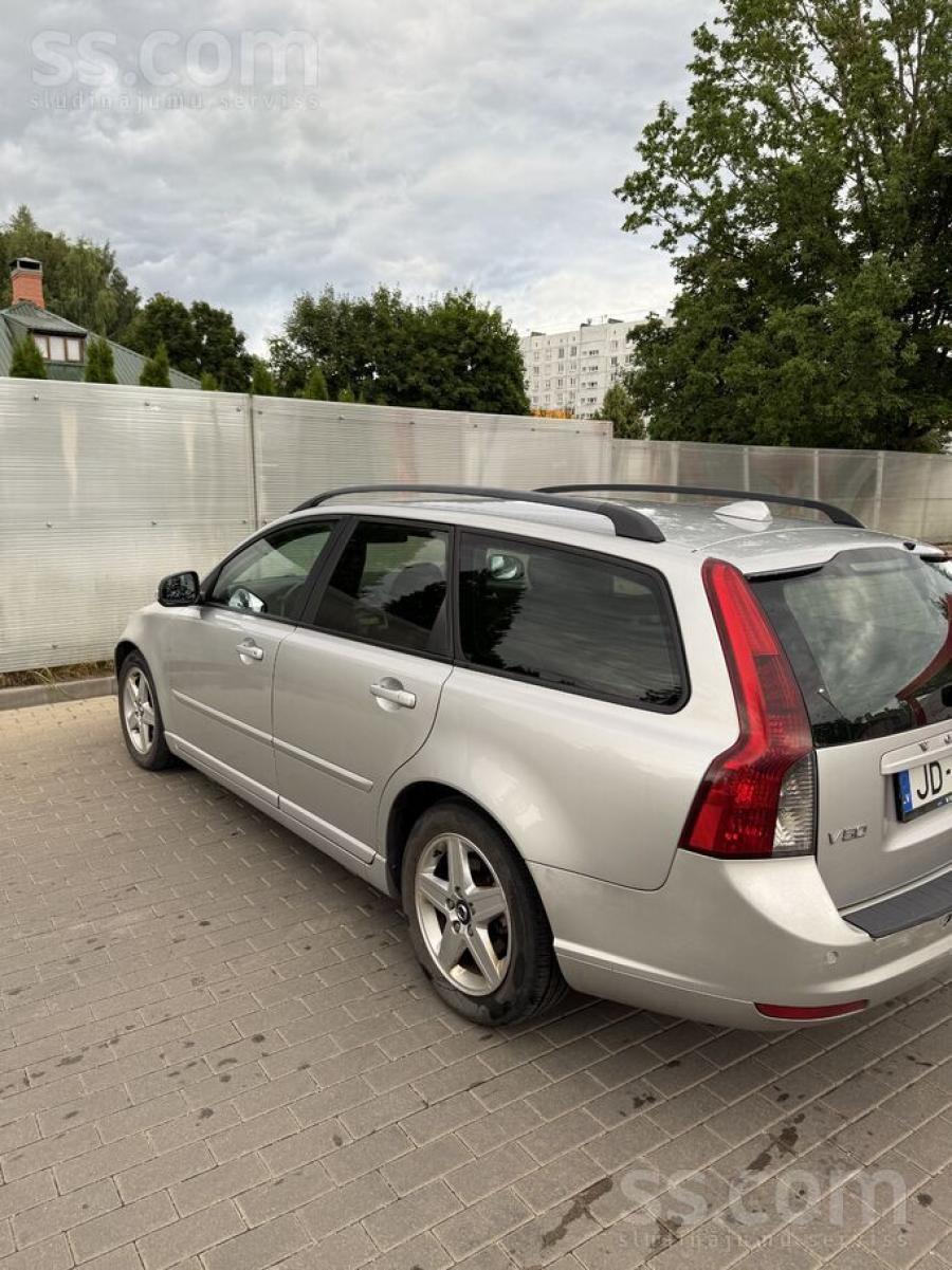 Grey Volvo V50 2009 in Riga, with an engine capacity of 1.60 L and mileage of 288 thousand km for 1900 €, photo 7 on AUTOMOTO.COM.LV