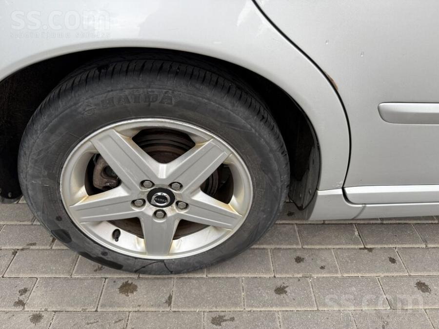 Grey Volvo V50 2009 in Riga, with an engine capacity of 1.60 L and mileage of 288 thousand km for 1900 €, photo 10 on AUTOMOTO.COM.LV