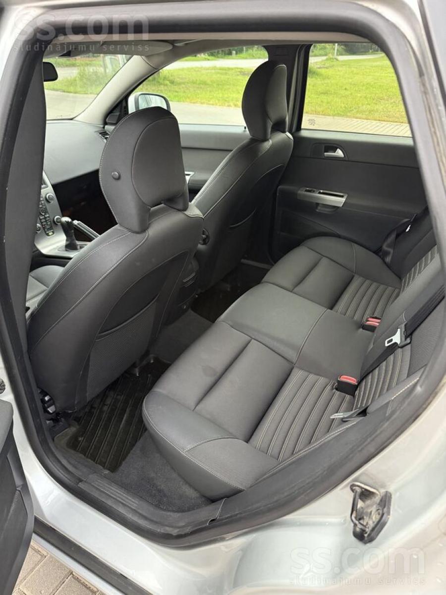 Grey Volvo V50 2009 in Riga, with an engine capacity of 1.60 L and mileage of 288 thousand km for 1900 €, photo 14 on AUTOMOTO.COM.LV