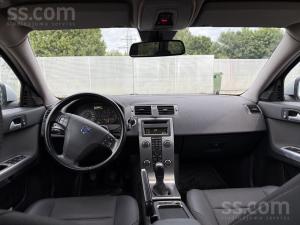 Grey Volvo V50 2009 in Riga, with an engine capacity of 1.60 L and mileage of 288 thousand km for 1900 €, photo 16 on AUTOMOTO.COM.LV