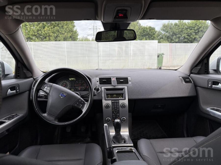 Grey Volvo V50 2009 in Riga, with an engine capacity of 1.60 L and mileage of 288 thousand km for 1900 €, photo 16 on AUTOMOTO.COM.LV