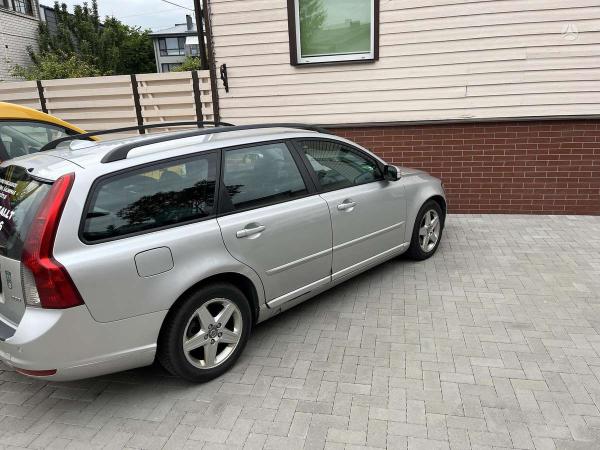 Pelēks Volvo V50 2009 Kauņa, ar dzinēja tilpumu 2.00 L un nobraukumu 450 tūkst. km par 1900 €, foto 1 vietnē AUTOMOTO.COM.LV