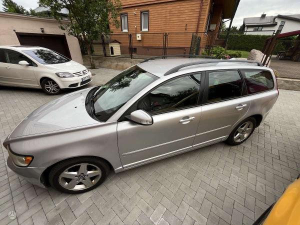 Pelēks Volvo V50 2009 Kauņa, ar dzinēja tilpumu 2.00 L un nobraukumu 450 tūkst. km par 1900 €, foto 2 vietnē AUTOMOTO.COM.LV