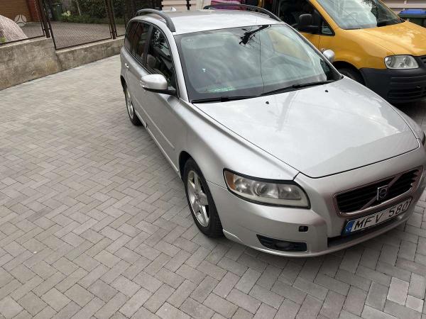 Pelēks Volvo V50 2009 Kauņa, ar dzinēja tilpumu 2.00 L un nobraukumu 450 tūkst. km par 1900 €, foto 3 vietnē AUTOMOTO.COM.LV