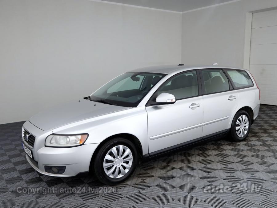 Pelēks Volvo V50 2009 Tallina, ar dzinēja tilpumu 1.60 L un nobraukumu 379 tūkst. km par 1599 €, foto 3 vietnē AUTOMOTO.COM.LV