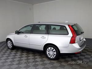 Pelēks Volvo V50 2009 Tallina, ar dzinēja tilpumu 1.60 L un nobraukumu 379 tūkst. km par 1599 €, foto 5 vietnē AUTOMOTO.COM.LV