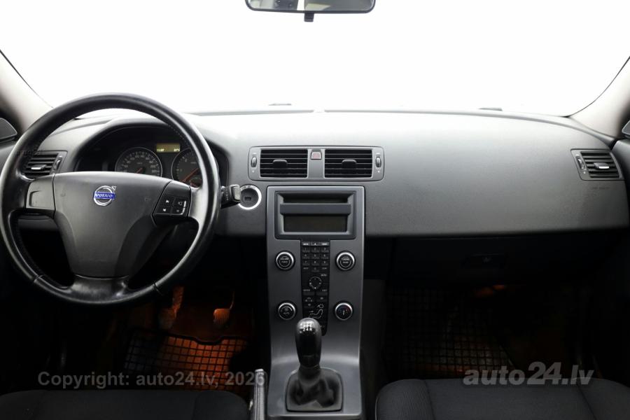 Pelēks Volvo V50 2009 Tallina, ar dzinēja tilpumu 1.60 L un nobraukumu 379 tūkst. km par 1599 €, foto 6 vietnē AUTOMOTO.COM.LV