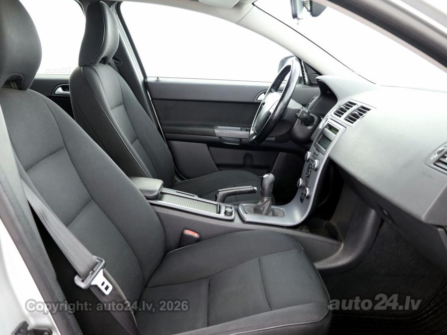 Pelēks Volvo V50 2009 Tallina, ar dzinēja tilpumu 1.60 L un nobraukumu 379 tūkst. km par 1599 €, foto 7 vietnē AUTOMOTO.COM.LV