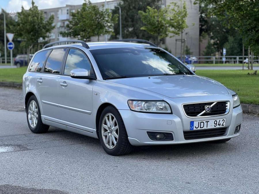 Pelēks Volvo V50 2009 Klaipėda, ar dzinēja tilpumu 1.56 L un nobraukumu 245 tūkst. km par 1900 €, foto 1 vietnē AUTOMOTO.COM.LV