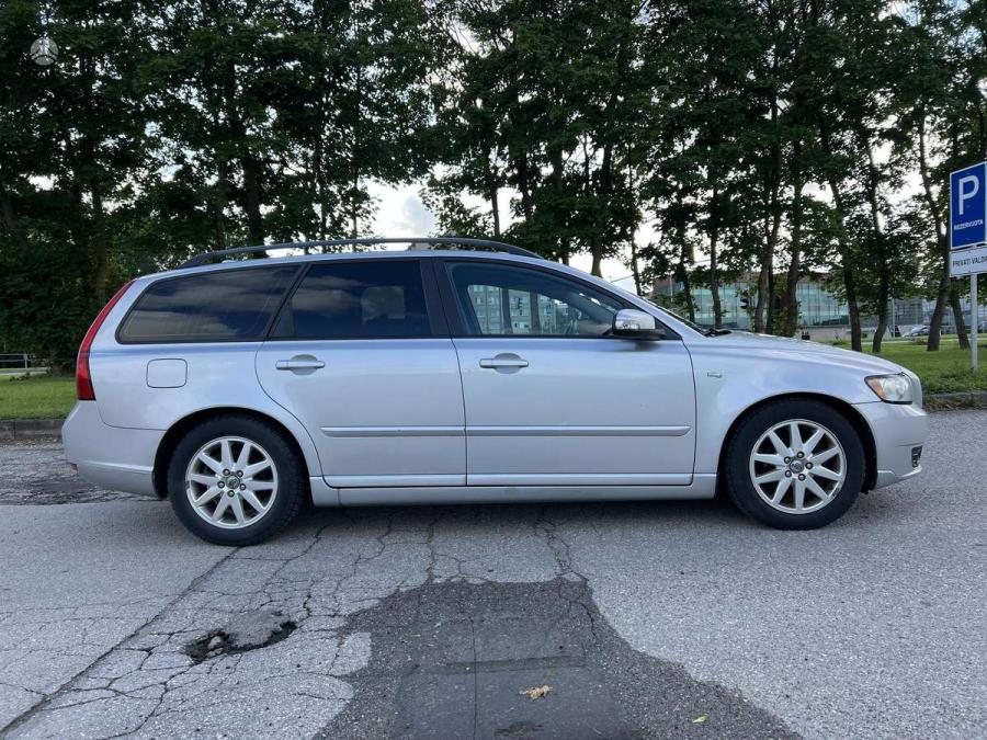 Pelēks Volvo V50 2009 Klaipėda, ar dzinēja tilpumu 1.56 L un nobraukumu 245 tūkst. km par 1900 €, foto 3 vietnē AUTOMOTO.COM.LV