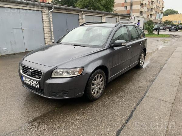 Серый Вольво В50 2009 в Юрмала, объемом двигателя 2.00 л и пробегом 308 тыс. км за 3000 €, фото 2 на AUTOMOTO.COM.LV
