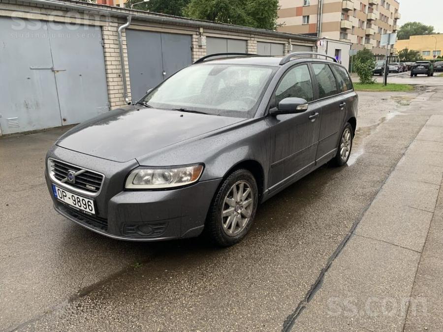 Grey Volvo V50 2009 in Jurmala, with an engine capacity of 2.00 L and mileage of 308 thousand km for 3000 €, photo 3 on AUTOMOTO.COM.LV