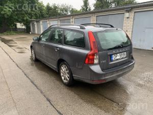 Grey Volvo V50 2009 in Jurmala, with an engine capacity of 2.00 L and mileage of 308 thousand km for 3000 €, photo 5 on AUTOMOTO.COM.LV