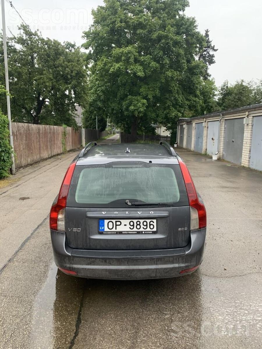 Grey Volvo V50 2009 in Jurmala, with an engine capacity of 2.00 L and mileage of 308 thousand km for 3000 €, photo 6 on AUTOMOTO.COM.LV
