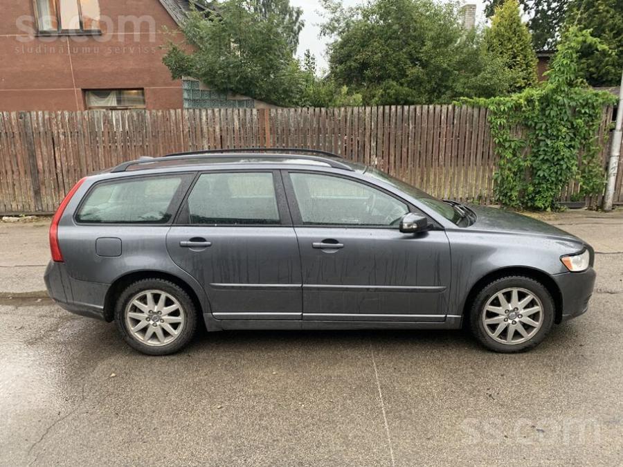 Grey Volvo V50 2009 in Jurmala, with an engine capacity of 2.00 L and mileage of 308 thousand km for 3000 €, photo 8 on AUTOMOTO.COM.LV