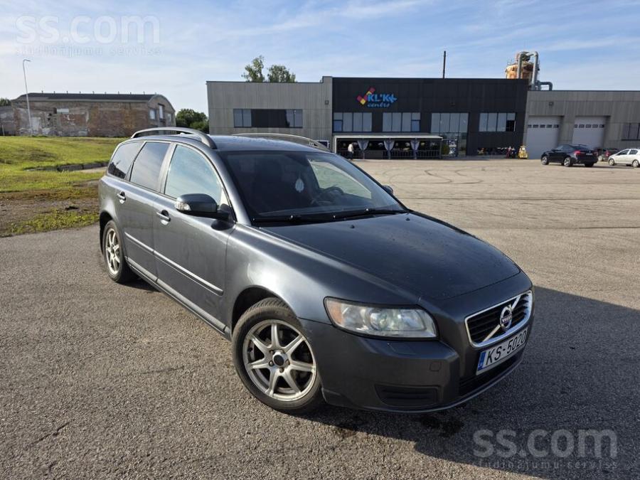 Pelēks Volvo V50 2009 Rīga, ar dzinēja tilpumu 1.60 L un nobraukumu 388 tūkst. km par 2250 €, foto 1 vietnē AUTOMOTO.COM.LV