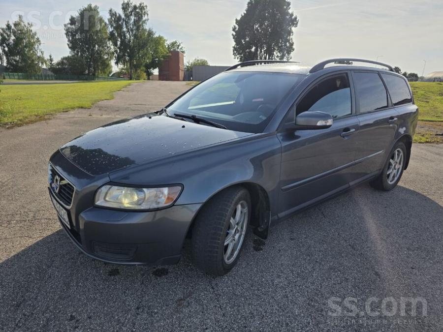 Pelēks Volvo V50 2009 Rīga, ar dzinēja tilpumu 1.60 L un nobraukumu 388 tūkst. km par 2250 €, foto 3 vietnē AUTOMOTO.COM.LV