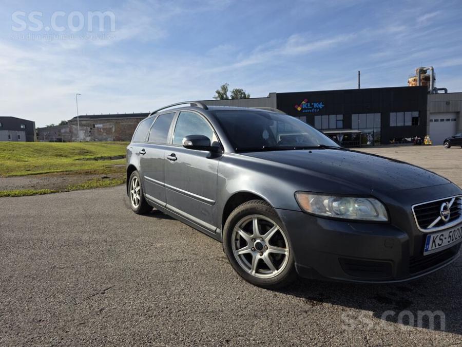 Pelēks Volvo V50 2009 Rīga, ar dzinēja tilpumu 1.60 L un nobraukumu 388 tūkst. km par 2250 €, foto 6 vietnē AUTOMOTO.COM.LV