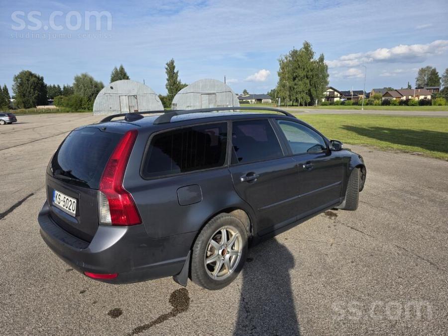 Pelēks Volvo V50 2009 Rīga, ar dzinēja tilpumu 1.60 L un nobraukumu 388 tūkst. km par 2250 €, foto 9 vietnē AUTOMOTO.COM.LV