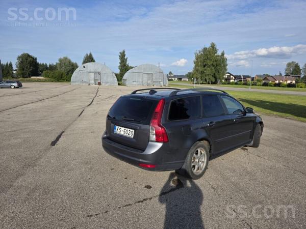 Серый Вольво В50 2009 в Рига, объемом двигателя 1.60 л и пробегом 388 тыс. км за 2250 €, фото 9 на AUTOMOTO.COM.LV