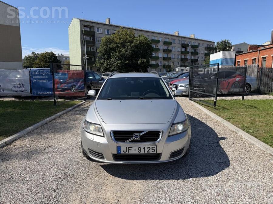 Серый Вольво В50 2009 в Вентспилс, объемом двигателя 1.60 л и пробегом 255 тыс. км за 1590 €, фото 3 на AUTOMOTO.COM.LV